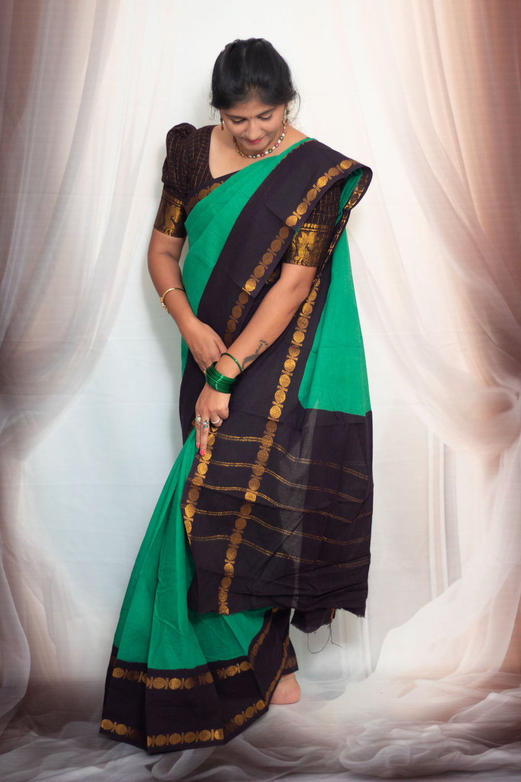 Madurai Sungudi Cotton - Adayar Plain Medium Ruthratcham Zari Border ...