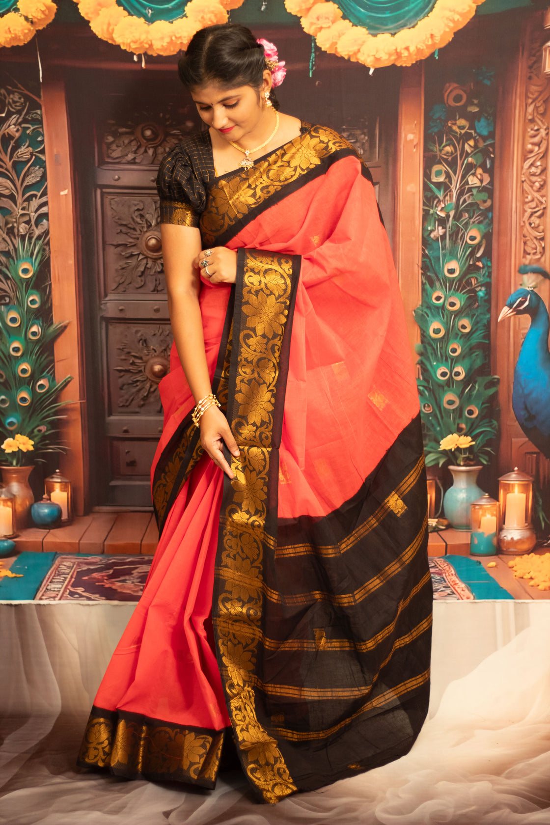 Madurai Sungudi Cotton Saree - Poonam Putta with Medium Zari Border & Blouse – ShivFabricWorld