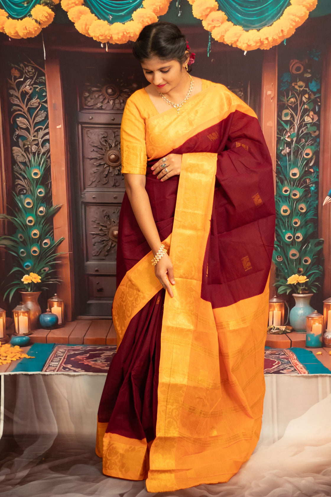 Madurai Sungudi Cotton Saree - Poonam Putta with Medium Zari Border & Blouse – ShivFabricWorld